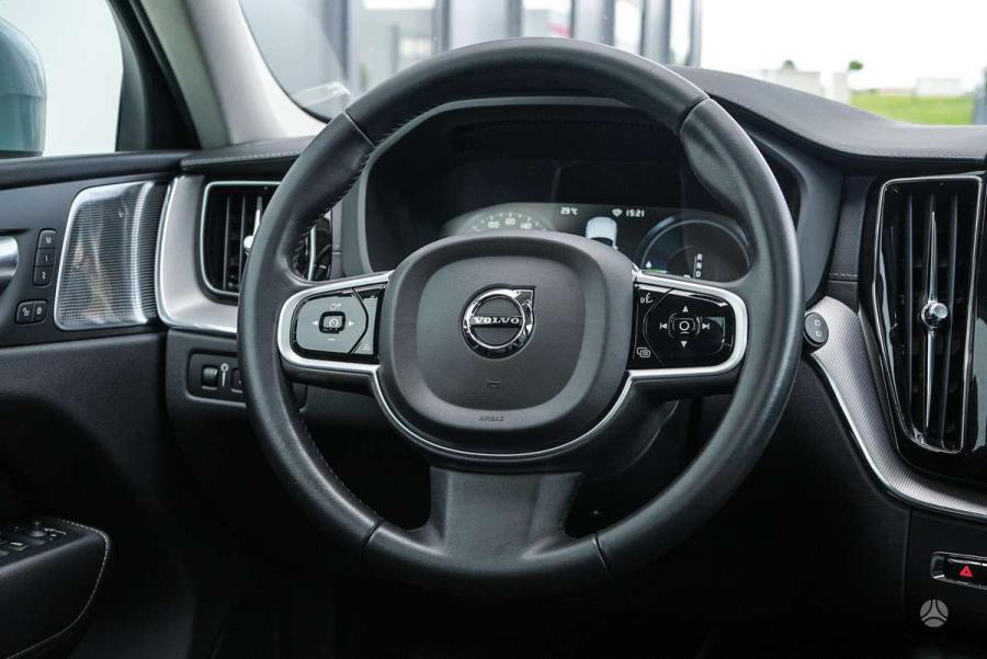 Grey Volvo XC60 2019 in Kaunas, with an engine capacity of 1.97 L and mileage of 201 thousand km for 24950 €, photo 21 on AUTOMOTO.COM.LV