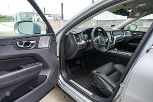 Grey Volvo XC60 2019 in Kaunas, with an engine capacity of 1.97 L and mileage of 201 thousand km for 24950 €, photo 27 on AUTOMOTO.COM.LV