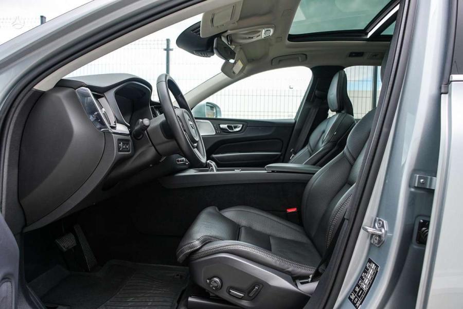 Grey Volvo XC60 2019 in Kaunas, with an engine capacity of 1.97 L and mileage of 201 thousand km for 24950 €, photo 28 on AUTOMOTO.COM.LV