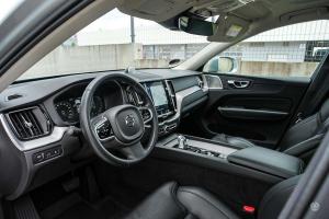 Grey Volvo XC60 2019 in Kaunas, with an engine capacity of 1.97 L and mileage of 201 thousand km for 24950 €, photo 29 on AUTOMOTO.COM.LV