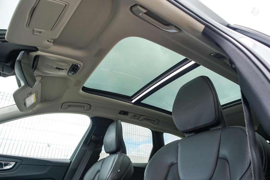 Grey Volvo XC60 2019 in Kaunas, with an engine capacity of 1.97 L and mileage of 201 thousand km for 24950 €, photo 30 on AUTOMOTO.COM.LV