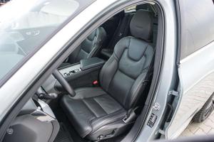Grey Volvo XC60 2019 in Kaunas, with an engine capacity of 1.97 L and mileage of 201 thousand km for 24950 €, photo 31 on AUTOMOTO.COM.LV