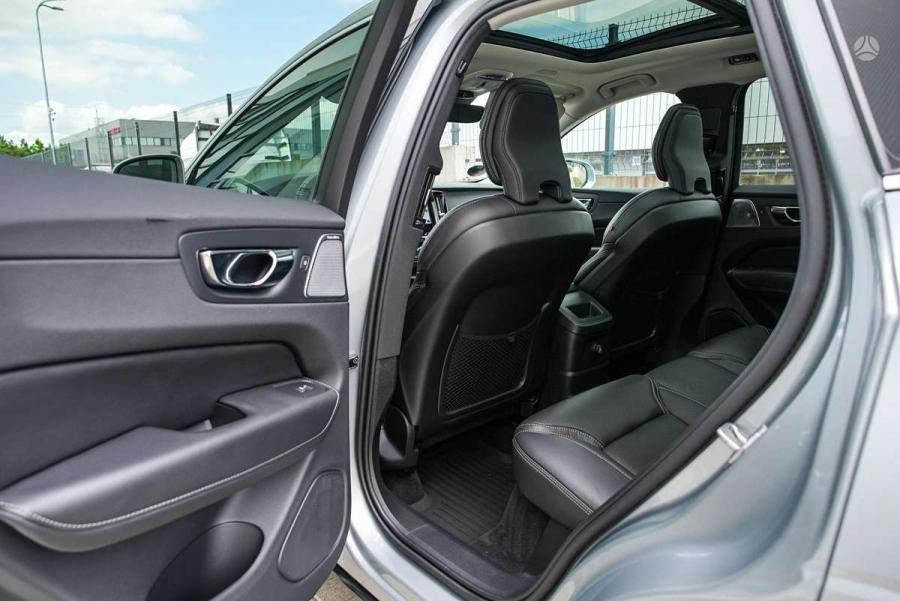 Grey Volvo XC60 2019 in Kaunas, with an engine capacity of 1.97 L and mileage of 201 thousand km for 24950 €, photo 38 on AUTOMOTO.COM.LV