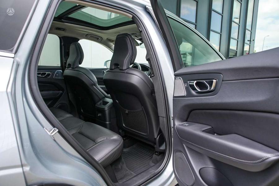 Grey Volvo XC60 2019 in Kaunas, with an engine capacity of 1.97 L and mileage of 201 thousand km for 24950 €, photo 40 on AUTOMOTO.COM.LV
