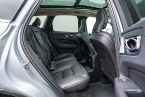 Grey Volvo XC60 2019 in Kaunas, with an engine capacity of 1.97 L and mileage of 201 thousand km for 24950 €, photo 41 on AUTOMOTO.COM.LV