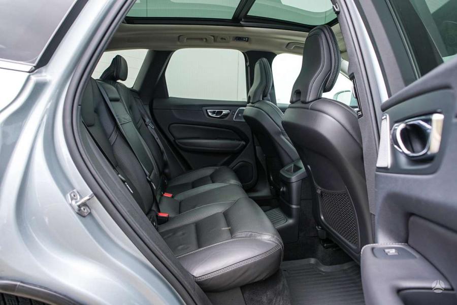 Grey Volvo XC60 2019 in Kaunas, with an engine capacity of 1.97 L and mileage of 201 thousand km for 24950 €, photo 41 on AUTOMOTO.COM.LV
