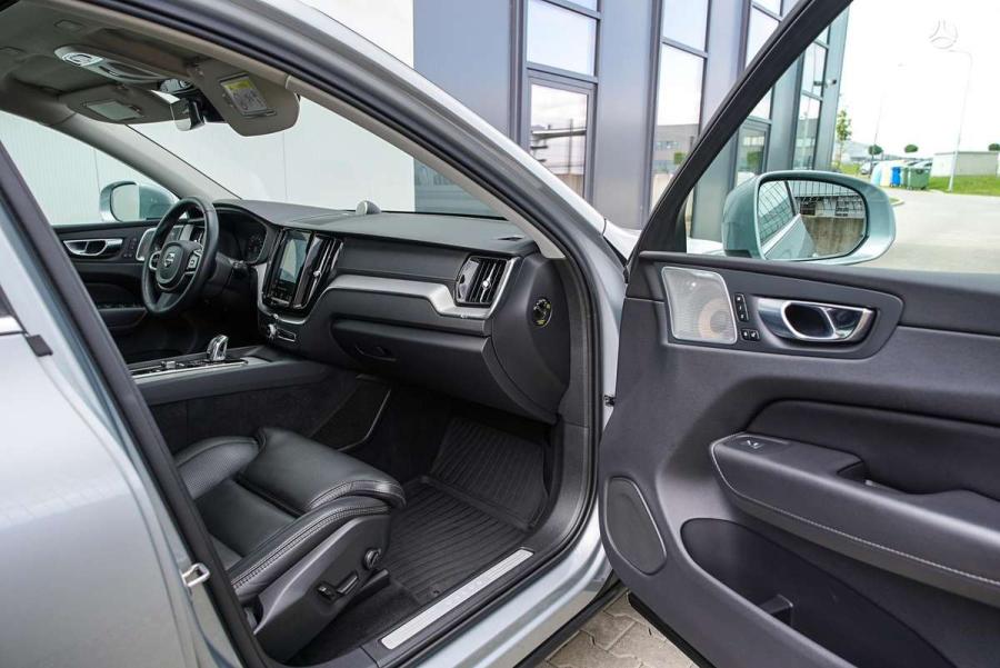 Grey Volvo XC60 2019 in Kaunas, with an engine capacity of 1.97 L and mileage of 201 thousand km for 24950 €, photo 42 on AUTOMOTO.COM.LV
