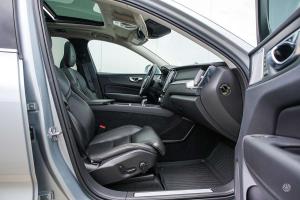 Grey Volvo XC60 2019 in Kaunas, with an engine capacity of 1.97 L and mileage of 201 thousand km for 24950 €, photo 43 on AUTOMOTO.COM.LV