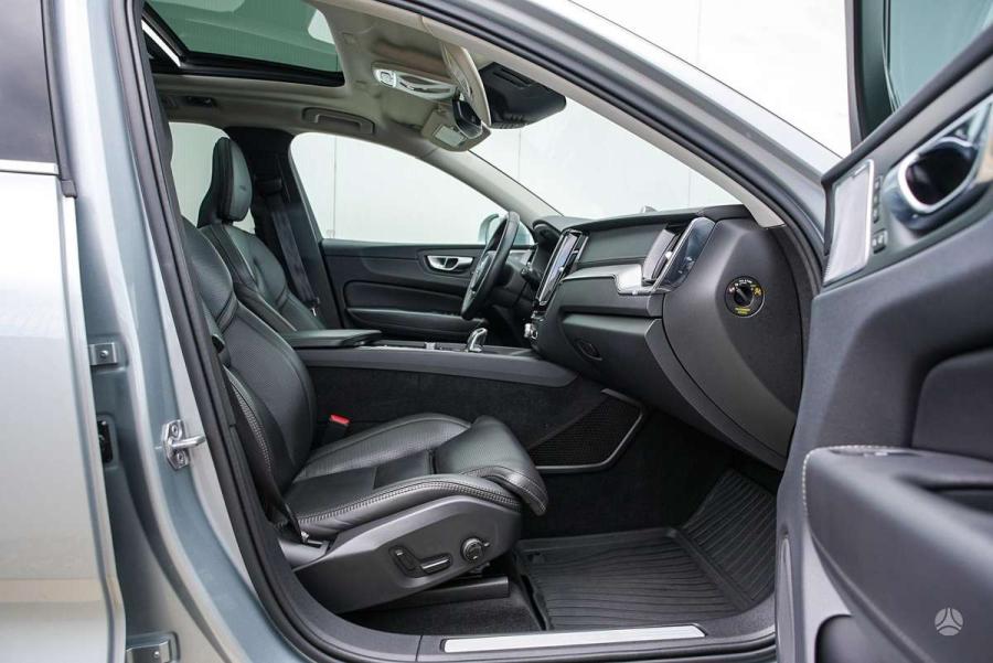 Grey Volvo XC60 2019 in Kaunas, with an engine capacity of 1.97 L and mileage of 201 thousand km for 24950 €, photo 43 on AUTOMOTO.COM.LV