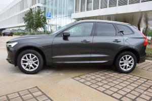 Grey Volvo XC60 2019 in Vilnius, with an engine capacity of 1.97 L and mileage of 250 thousand km for 19500 €, photo 7 on AUTOMOTO.COM.LV