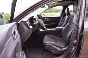 Grey Volvo XC60 2019 in Vilnius, with an engine capacity of 1.97 L and mileage of 250 thousand km for 19500 €, photo 21 on AUTOMOTO.COM.LV