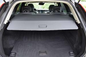 Grey Volvo XC60 2019 in Vilnius, with an engine capacity of 1.97 L and mileage of 250 thousand km for 19500 €, photo 25 on AUTOMOTO.COM.LV
