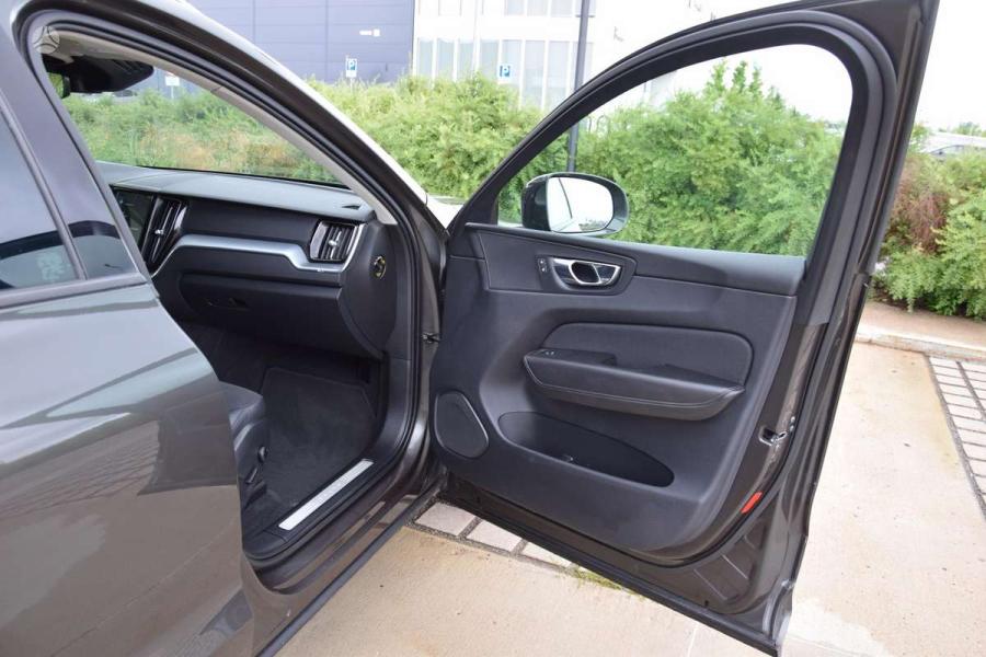 Grey Volvo XC60 2019 in Vilnius, with an engine capacity of 1.97 L and mileage of 250 thousand km for 19500 €, photo 26 on AUTOMOTO.COM.LV