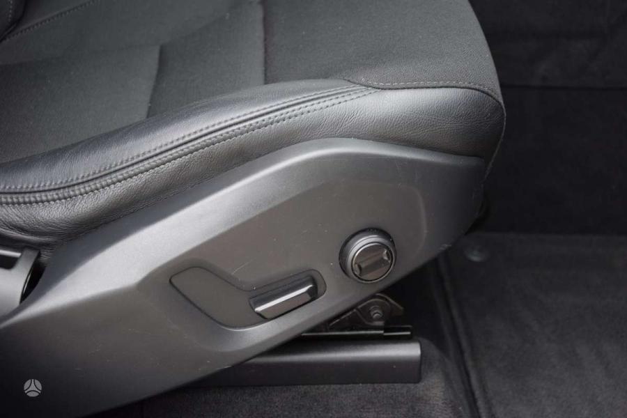 Grey Volvo XC60 2019 in Vilnius, with an engine capacity of 1.97 L and mileage of 250 thousand km for 19500 €, photo 27 on AUTOMOTO.COM.LV