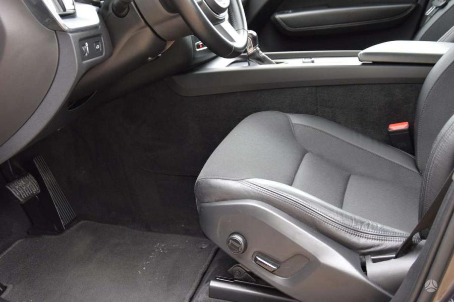 Grey Volvo XC60 2019 in Vilnius, with an engine capacity of 1.97 L and mileage of 250 thousand km for 19500 €, photo 32 on AUTOMOTO.COM.LV