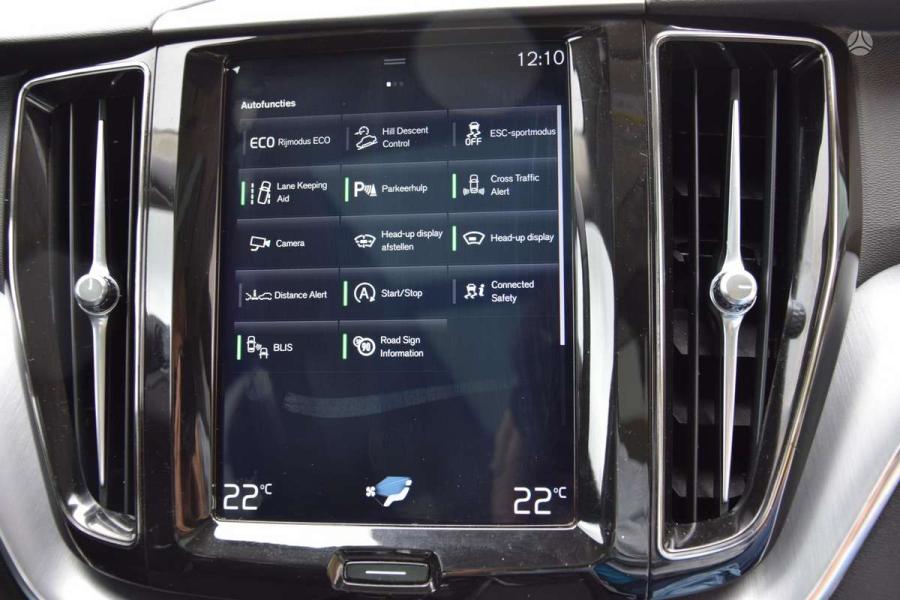 Grey Volvo XC60 2019 in Vilnius, with an engine capacity of 1.97 L and mileage of 250 thousand km for 19500 €, photo 39 on AUTOMOTO.COM.LV