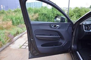 Grey Volvo XC60 2019 in Vilnius, with an engine capacity of 1.97 L and mileage of 250 thousand km for 19500 €, photo 43 on AUTOMOTO.COM.LV
