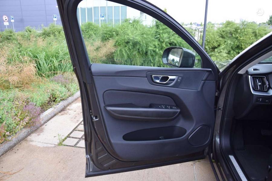 Grey Volvo XC60 2019 in Vilnius, with an engine capacity of 1.97 L and mileage of 250 thousand km for 19500 €, photo 43 on AUTOMOTO.COM.LV