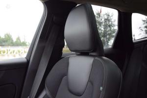 Grey Volvo XC60 2019 in Vilnius, with an engine capacity of 1.97 L and mileage of 250 thousand km for 19500 €, photo 45 on AUTOMOTO.COM.LV
