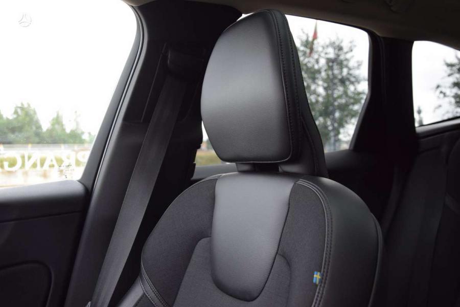 Grey Volvo XC60 2019 in Vilnius, with an engine capacity of 1.97 L and mileage of 250 thousand km for 19500 €, photo 45 on AUTOMOTO.COM.LV
