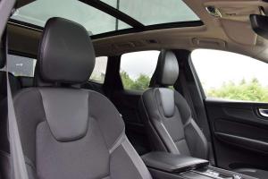 Grey Volvo XC60 2019 in Vilnius, with an engine capacity of 1.97 L and mileage of 250 thousand km for 19500 €, photo 49 on AUTOMOTO.COM.LV