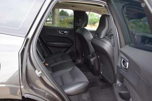 Grey Volvo XC60 2019 in Vilnius, with an engine capacity of 1.97 L and mileage of 250 thousand km for 19500 €, photo 50 on AUTOMOTO.COM.LV