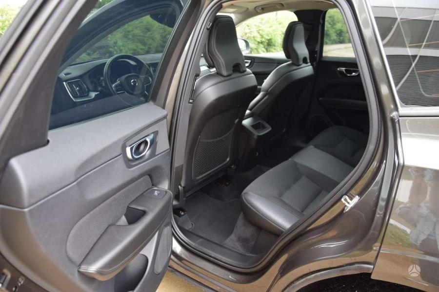 Grey Volvo XC60 2019 in Vilnius, with an engine capacity of 1.97 L and mileage of 250 thousand km for 19500 €, photo 52 on AUTOMOTO.COM.LV