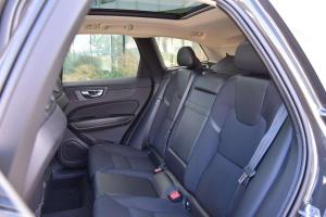 Grey Volvo XC60 2019 in Vilnius, with an engine capacity of 1.97 L and mileage of 252 thousand km for 18800 €, photo 22 on AUTOMOTO.COM.LV