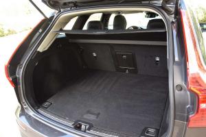 Grey Volvo XC60 2019 in Vilnius, with an engine capacity of 1.97 L and mileage of 252 thousand km for 18800 €, photo 27 on AUTOMOTO.COM.LV
