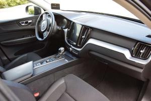 Grey Volvo XC60 2019 in Vilnius, with an engine capacity of 1.97 L and mileage of 252 thousand km for 18800 €, photo 19 on AUTOMOTO.COM.LV