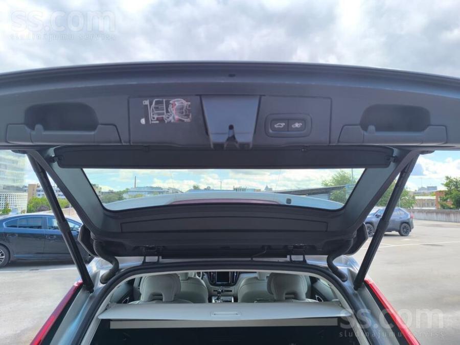 Pelēks Volvo XC60 2019 Rīga, ar dzinēja tilpumu 2.00 L un nobraukumu 115 tūkst. km par 23500 €, foto 6 vietnē AUTOMOTO.COM.LV
