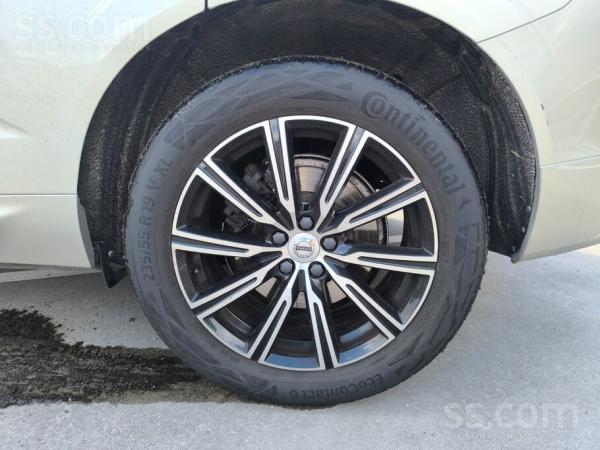 Grey Volvo XC60 2019 in Riga, with an engine capacity of 2.00 L and mileage of 115 thousand km for 23500 €, photo 7 on AUTOMOTO.COM.LV