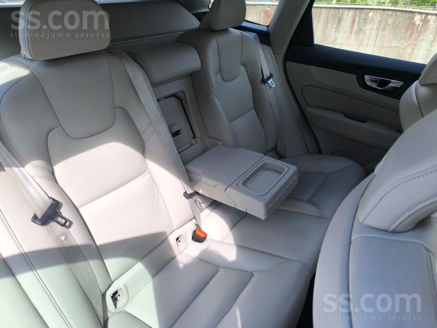 Pelēks Volvo XC60 2019 Rīga, ar dzinēja tilpumu 2.00 L un nobraukumu 115 tūkst. km par 23500 €, foto 12 vietnē AUTOMOTO.COM.LV