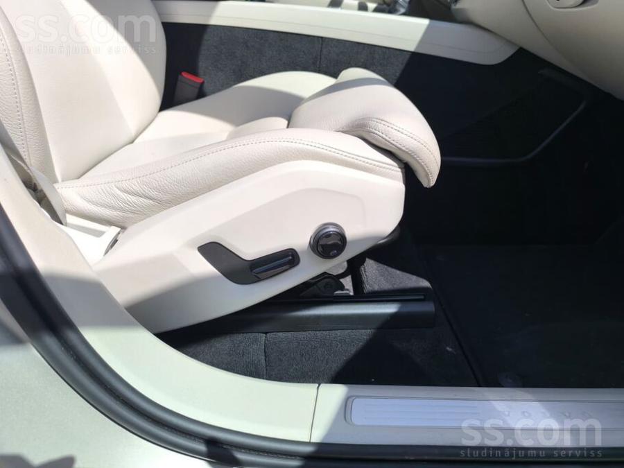 Pelēks Volvo XC60 2019 Rīga, ar dzinēja tilpumu 2.00 L un nobraukumu 115 tūkst. km par 23500 €, foto 18 vietnē AUTOMOTO.COM.LV
