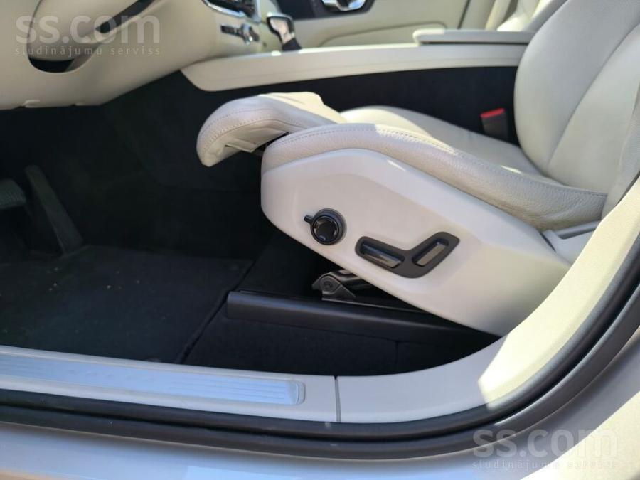 Pelēks Volvo XC60 2019 Rīga, ar dzinēja tilpumu 2.00 L un nobraukumu 115 tūkst. km par 23500 €, foto 19 vietnē AUTOMOTO.COM.LV