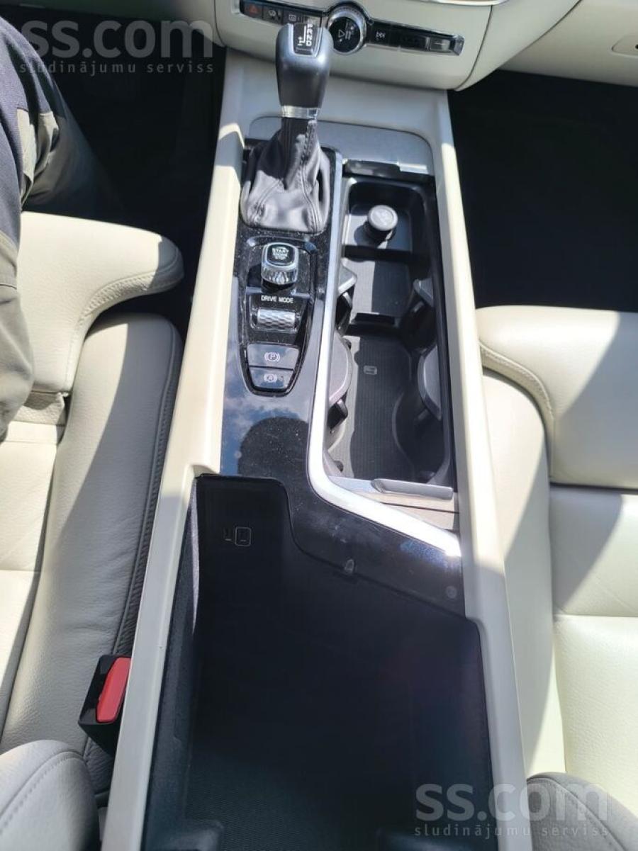 Pelēks Volvo XC60 2019 Rīga, ar dzinēja tilpumu 2.00 L un nobraukumu 115 tūkst. km par 23500 €, foto 22 vietnē AUTOMOTO.COM.LV