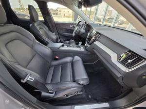 Grey Volvo XC60 2019 in Vilnius, with an engine capacity of 1.97 L and mileage of 283 thousand km for 20900 €, photo 14 on AUTOMOTO.COM.LV