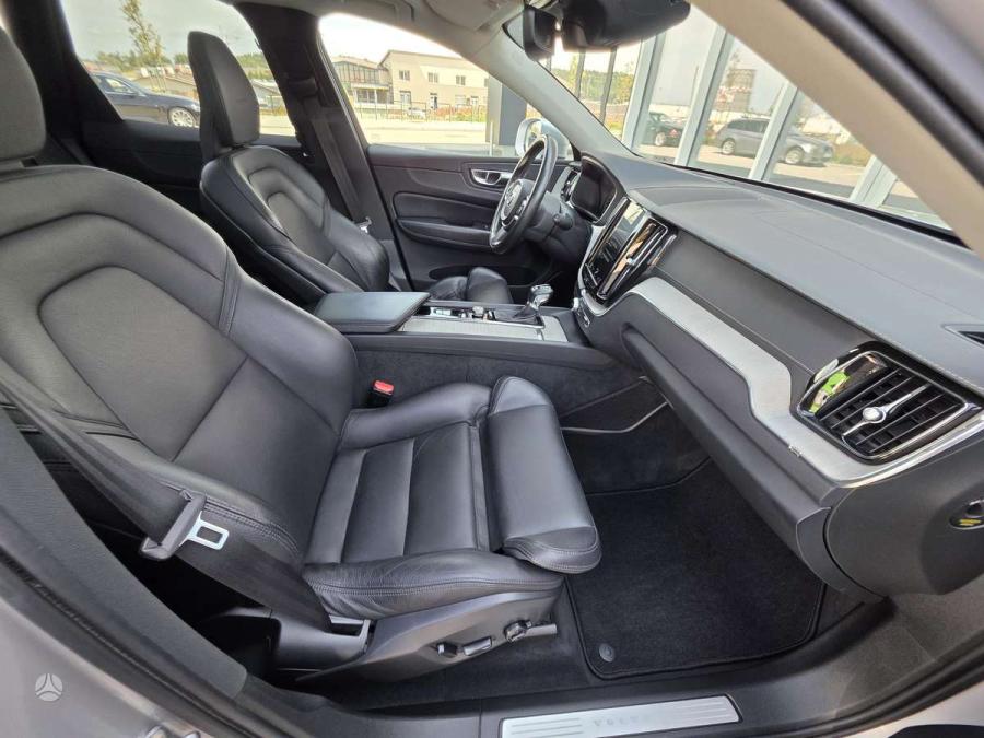 Grey Volvo XC60 2019 in Vilnius, with an engine capacity of 1.97 L and mileage of 283 thousand km for 20900 €, photo 14 on AUTOMOTO.COM.LV