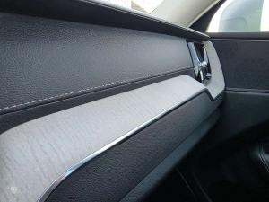 Grey Volvo XC60 2019 in Vilnius, with an engine capacity of 1.97 L and mileage of 283 thousand km for 20900 €, photo 28 on AUTOMOTO.COM.LV