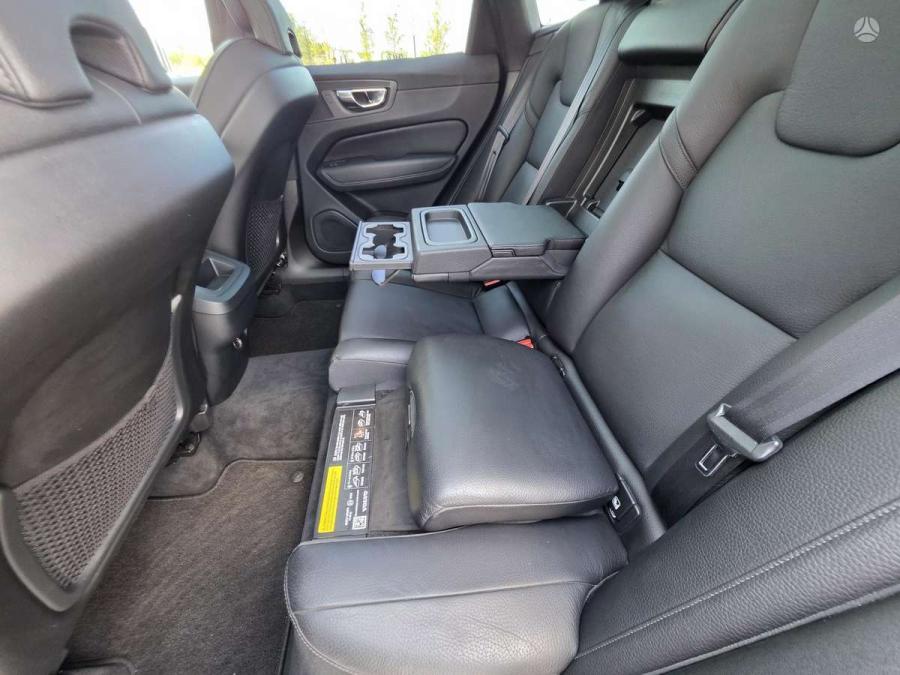 Grey Volvo XC60 2019 in Vilnius, with an engine capacity of 1.97 L and mileage of 283 thousand km for 20900 €, photo 33 on AUTOMOTO.COM.LV