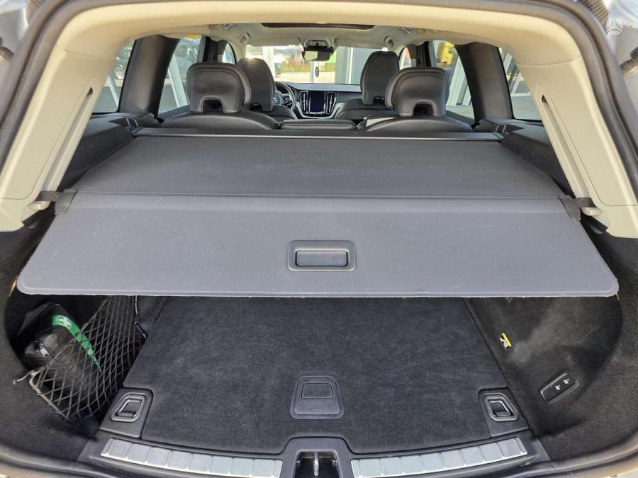 Grey Volvo XC60 2019 in Vilnius, with an engine capacity of 1.97 L and mileage of 283 thousand km for 20900 €, photo 36 on AUTOMOTO.COM.LV