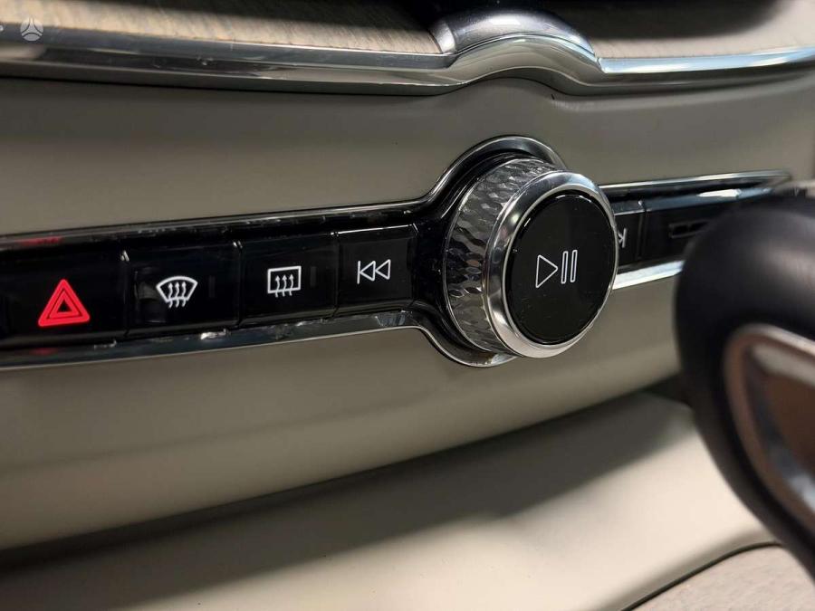 Pelēks Volvo XC60 2019 Klaipėda, ar dzinēja tilpumu 1.97 L un nobraukumu 69 tūkst. km par 22950 €, foto 21 vietnē AUTOMOTO.COM.LV