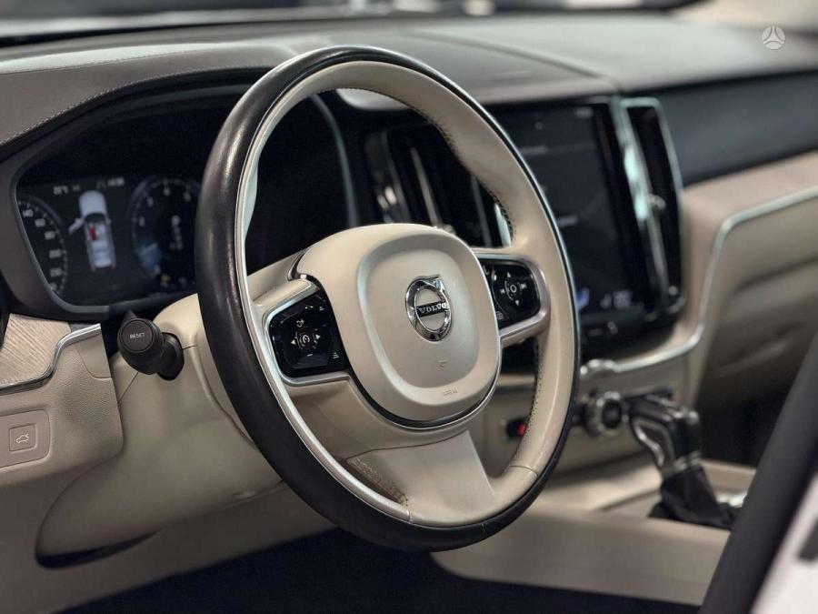 Pelēks Volvo XC60 2019 Klaipėda, ar dzinēja tilpumu 1.97 L un nobraukumu 69 tūkst. km par 22950 €, foto 31 vietnē AUTOMOTO.COM.LV