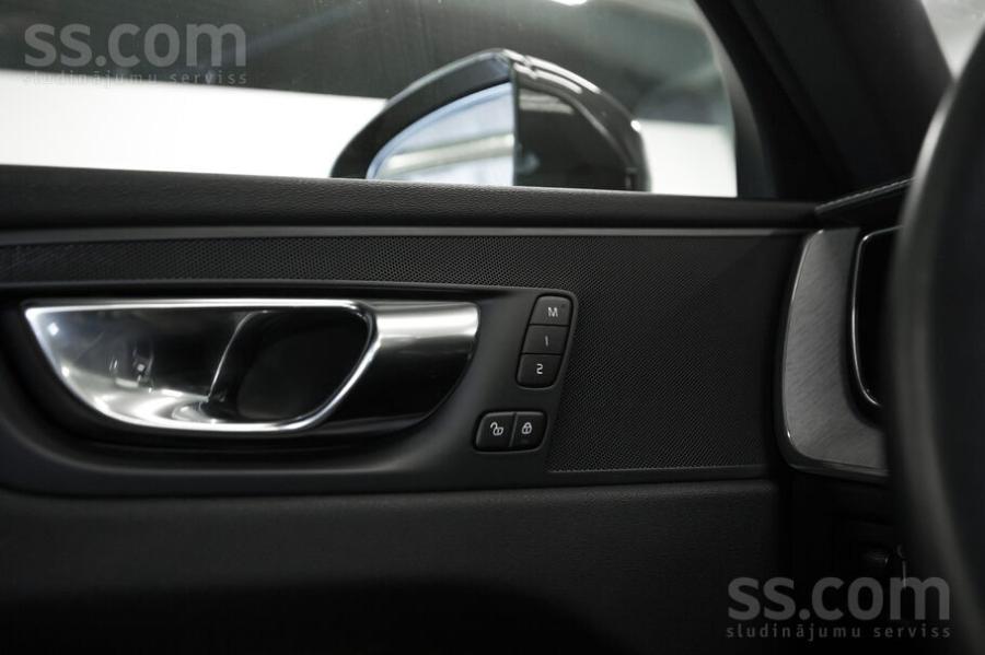 Pelēks Volvo XC60 2019 Tukums, ar dzinēja tilpumu 2.00 L un nobraukumu 160 tūkst. km par 23300 €, foto 23 vietnē AUTOMOTO.COM.LV