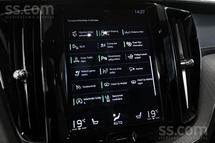 Pelēks Volvo XC60 2019 Tukums, ar dzinēja tilpumu 2.00 L un nobraukumu 160 tūkst. km par 23300 €, foto 32 vietnē AUTOMOTO.COM.LV