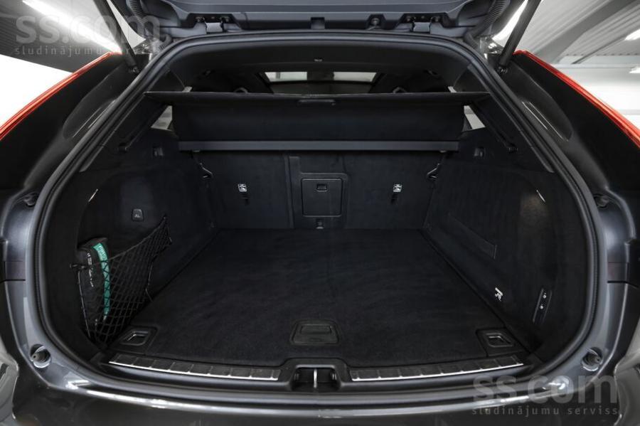 Pelēks Volvo XC60 2019 Tukums, ar dzinēja tilpumu 2.00 L un nobraukumu 160 tūkst. km par 23300 €, foto 34 vietnē AUTOMOTO.COM.LV