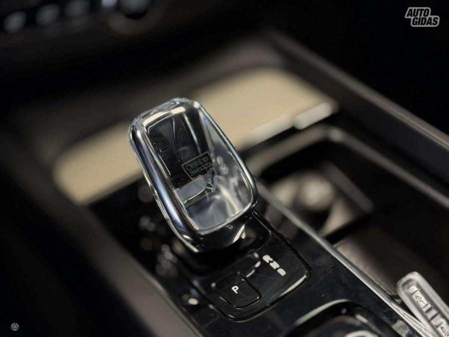 Grey Volvo XC60 2020 in Klaipeda, with an engine capacity of 2.00 L and mileage of 170 thousand km for 27750 €, photo 9 on AUTOMOTO.COM.LV
