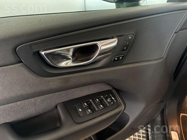 Grey Volvo XC60 2020 in Riga, with an engine capacity of 2.00 L and mileage of 124 thousand km for 33990 €, photo 8 on AUTOMOTO.COM.LV