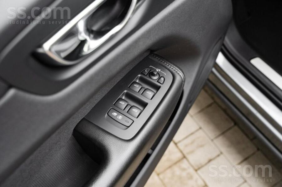 Pelēks Volvo XC60 2020 Rīga, ar dzinēja tilpumu 2.00 L un nobraukumu 68 tūkst. km par 29350 €, foto 8 vietnē AUTOMOTO.COM.LV