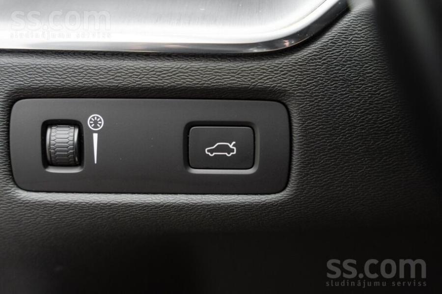 Pelēks Volvo XC60 2020 Rīga, ar dzinēja tilpumu 2.00 L un nobraukumu 68 tūkst. km par 29350 €, foto 12 vietnē AUTOMOTO.COM.LV